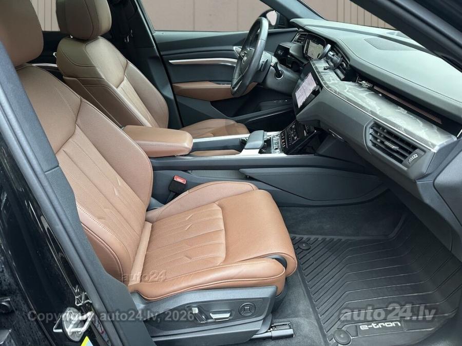 Melns Audi Q8 e-tron 2023 Tallina, ar dzinēja tilpumu 0.00 L un nobraukumu 42 tūkst. km par 54990 €, foto 17 vietnē AUTOMOTO.COM.LV