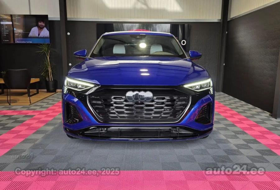 Blue Audi Q8 e-tron 2023 in Tallinn, with an engine capacity of 0.00 L and mileage of 43 thousand km for 57900 €, photo 3 on AUTOMOTO.COM.LV