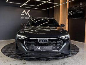 Серый Ауди Q8 e-tron 2023 в Каунас, объемом двигателя 0.00 л и пробегом 17 тыс. км за 37990 €, фото 5 на AUTOMOTO.COM.LV