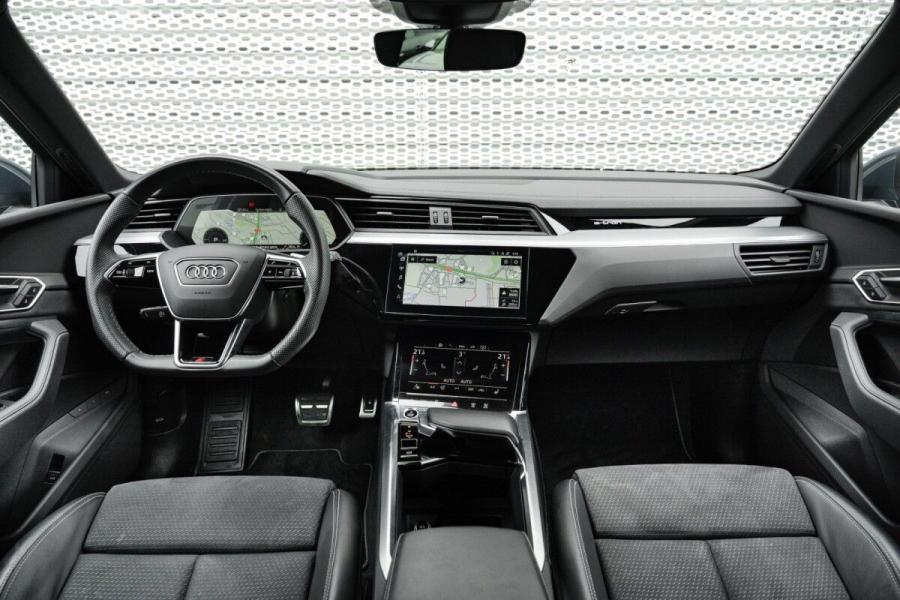 Grey Audi Q8 e-tron 2023 in Marupe, with an engine capacity of 0.00 L and mileage of 65 thousand km for 46600 €, photo 7 on AUTOMOTO.COM.LV