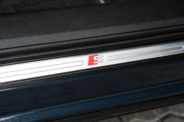 Grey Audi Q8 e-tron 2023 in Marupe, with an engine capacity of 0.00 L and mileage of 65 thousand km for 46600 €, photo 10 on AUTOMOTO.COM.LV