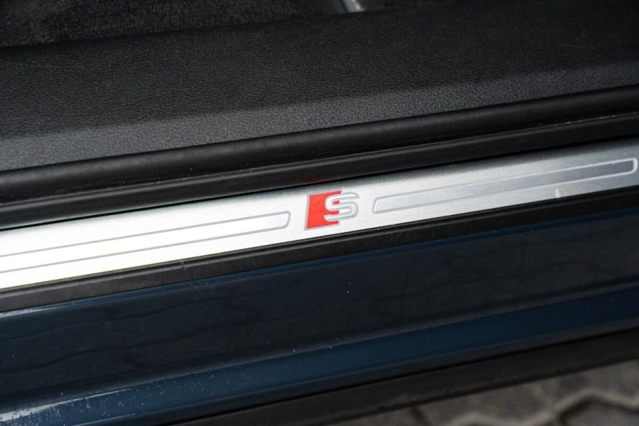 Grey Audi Q8 e-tron 2023 in Marupe, with an engine capacity of 0.00 L and mileage of 65 thousand km for 46600 €, photo 11 on AUTOMOTO.COM.LV