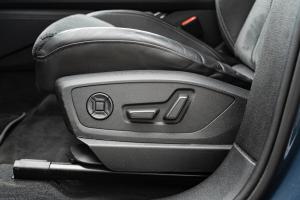 Grey Audi Q8 e-tron 2023 in Marupe, with an engine capacity of 0.00 L and mileage of 65 thousand km for 46600 €, photo 12 on AUTOMOTO.COM.LV