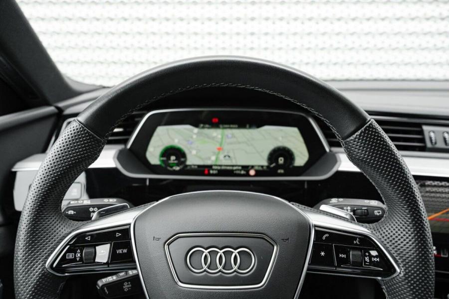 Grey Audi Q8 e-tron 2023 in Marupe, with an engine capacity of 0.00 L and mileage of 65 thousand km for 46600 €, photo 17 on AUTOMOTO.COM.LV
