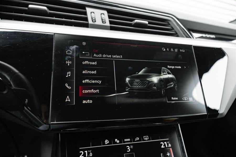 Grey Audi Q8 e-tron 2023 in Marupe, with an engine capacity of 0.00 L and mileage of 65 thousand km for 46600 €, photo 21 on AUTOMOTO.COM.LV