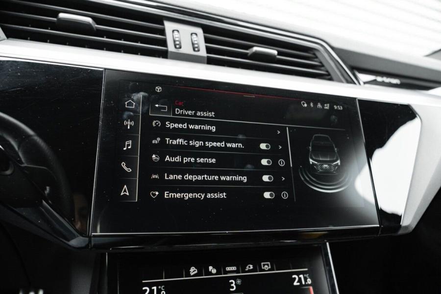 Grey Audi Q8 e-tron 2023 in Marupe, with an engine capacity of 0.00 L and mileage of 65 thousand km for 46600 €, photo 22 on AUTOMOTO.COM.LV