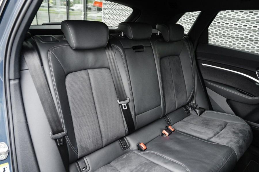 Grey Audi Q8 e-tron 2023 in Marupe, with an engine capacity of 0.00 L and mileage of 65 thousand km for 46600 €, photo 29 on AUTOMOTO.COM.LV