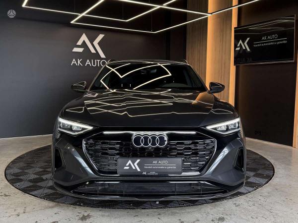 Серый Ауди Q8 e-tron 2023 в Каунас, объемом двигателя 0.00 л и пробегом 17 тыс. км за 37990 €, фото 4 на AUTOMOTO.COM.LV