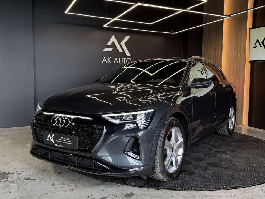 Grey Audi Q8 e-tron 2023 in Kaunas, with an engine capacity of 0.00 L and mileage of 17 thousand km for 37990 €, photo 7 on AUTOMOTO.COM.LV