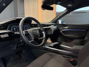Grey Audi Q8 e-tron 2023 in Kaunas, with an engine capacity of 0.00 L and mileage of 17 thousand km for 37990 €, photo 12 on AUTOMOTO.COM.LV