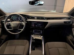 Grey Audi Q8 e-tron 2023 in Kaunas, with an engine capacity of 0.00 L and mileage of 17 thousand km for 37990 €, photo 15 on AUTOMOTO.COM.LV