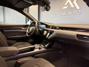Grey Audi Q8 e-tron 2023 in Kaunas, with an engine capacity of 0.00 L and mileage of 17 thousand km for 37990 €, photo 17 on AUTOMOTO.COM.LV