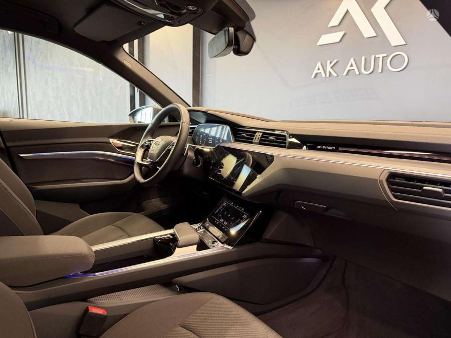 Grey Audi Q8 e-tron 2023 in Kaunas, with an engine capacity of 0.00 L and mileage of 17 thousand km for 37990 €, photo 17 on AUTOMOTO.COM.LV