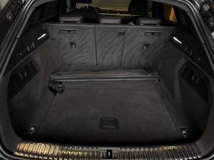 Grey Audi Q8 e-tron 2023 in Kaunas, with an engine capacity of 0.00 L and mileage of 17 thousand km for 37990 €, photo 23 on AUTOMOTO.COM.LV