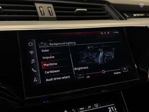 Grey Audi Q8 e-tron 2023 in Kaunas, with an engine capacity of 0.00 L and mileage of 17 thousand km for 37990 €, photo 28 on AUTOMOTO.COM.LV