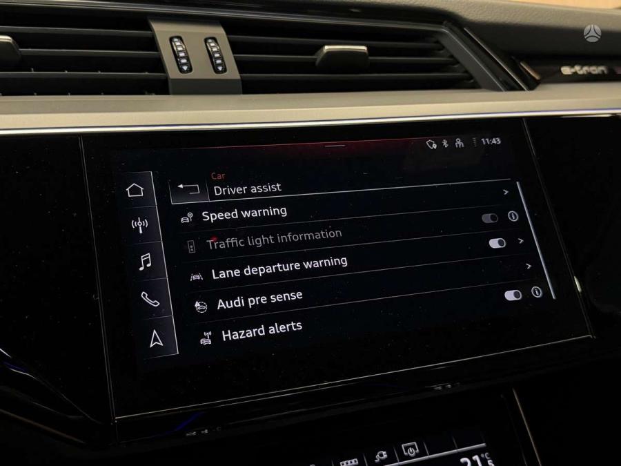 Grey Audi Q8 e-tron 2023 in Kaunas, with an engine capacity of 0.00 L and mileage of 17 thousand km for 37990 €, photo 30 on AUTOMOTO.COM.LV