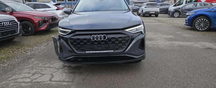 Pelēks Audi Q8 e-tron 2023 Šauļi, ar dzinēja tilpumu 0.00 L un nobraukumu 54 tūkst. km par 31900 €, foto 1 vietnē AUTOMOTO.COM.LV