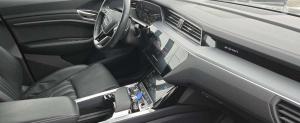 Pelēks Audi Q8 e-tron 2023 Šauļi, ar dzinēja tilpumu 0.00 L un nobraukumu 54 tūkst. km par 31900 €, foto 8 vietnē AUTOMOTO.COM.LV