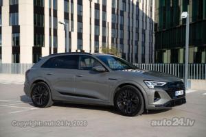 Pelēks Audi Q8 e-tron 2024 Tallina, ar dzinēja tilpumu 0.00 L un nobraukumu 45 tūkst. km par 70000 €, foto 2 vietnē AUTOMOTO.COM.LV