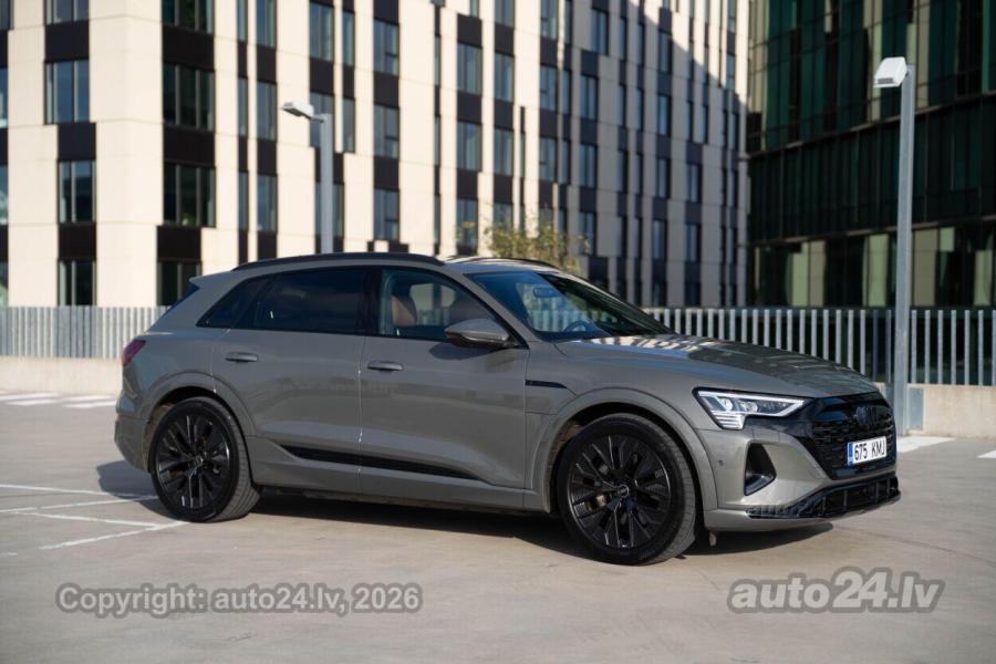 Pelēks Audi Q8 e-tron 2024 Tallina, ar dzinēja tilpumu 0.00 L un nobraukumu 45 tūkst. km par 70000 €, foto 2 vietnē AUTOMOTO.COM.LV