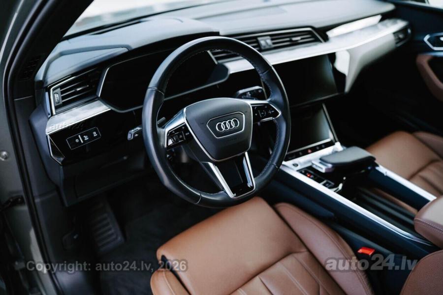 Pelēks Audi Q8 e-tron 2024 Tallina, ar dzinēja tilpumu 0.00 L un nobraukumu 45 tūkst. km par 70000 €, foto 9 vietnē AUTOMOTO.COM.LV