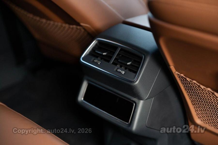 Pelēks Audi Q8 e-tron 2024 Tallina, ar dzinēja tilpumu 0.00 L un nobraukumu 45 tūkst. km par 70000 €, foto 12 vietnē AUTOMOTO.COM.LV
