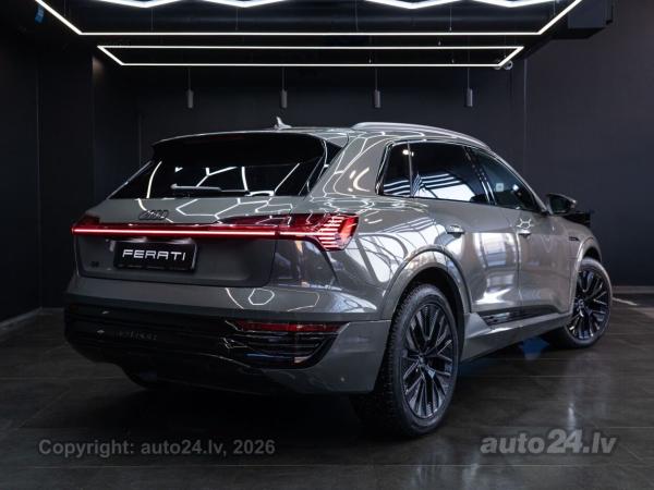 Pelēks Audi Q8 e-tron 2024 Tallina, ar dzinēja tilpumu 0.00 L un nobraukumu 46 tūkst. km par 71900 €, foto 2 vietnē AUTOMOTO.COM.LV