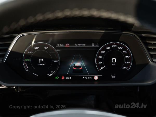 Pelēks Audi Q8 e-tron 2024 Tallina, ar dzinēja tilpumu 0.00 L un nobraukumu 46 tūkst. km par 71900 €, foto 6 vietnē AUTOMOTO.COM.LV