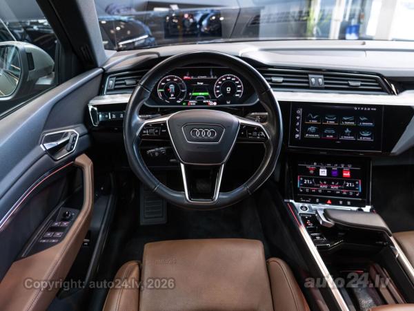 Pelēks Audi Q8 e-tron 2024 Tallina, ar dzinēja tilpumu 0.00 L un nobraukumu 46 tūkst. km par 71900 €, foto 7 vietnē AUTOMOTO.COM.LV