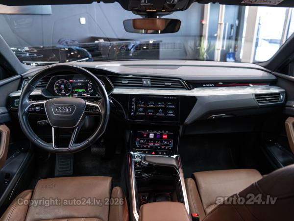 Pelēks Audi Q8 e-tron 2024 Tallina, ar dzinēja tilpumu 0.00 L un nobraukumu 46 tūkst. km par 71900 €, foto 8 vietnē AUTOMOTO.COM.LV