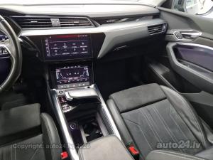 Grey Audi Q8 e-tron 2023 in Haapsalu, with an engine capacity of 0.00 L and mileage of 124 thousand km for 45000 €, photo 13 on AUTOMOTO.COM.LV