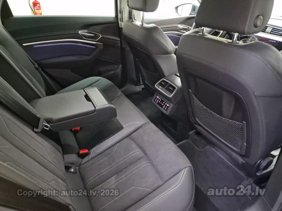Grey Audi Q8 e-tron 2023 in Haapsalu, with an engine capacity of 0.00 L and mileage of 124 thousand km for 45000 €, photo 15 on AUTOMOTO.COM.LV
