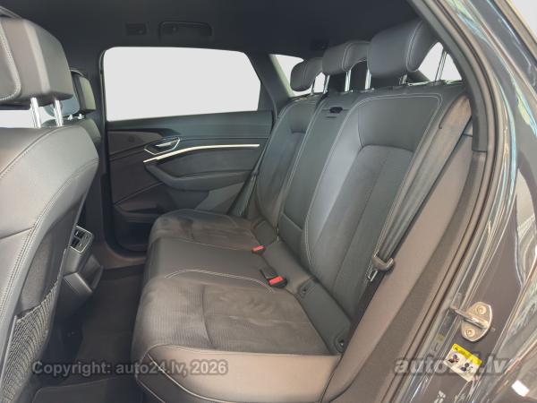Grey Audi Q8 e-tron 2023 in Tallinn, with an engine capacity of 0.00 L and mileage of 74 thousand km for 52900 €, photo 8 on AUTOMOTO.COM.LV