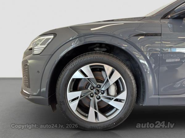 Grey Audi Q8 e-tron 2023 in Tallinn, with an engine capacity of 0.00 L and mileage of 74 thousand km for 52900 €, photo 10 on AUTOMOTO.COM.LV