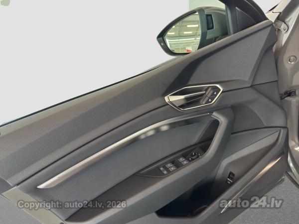 Pelēks Audi Q8 e-tron 2024 Tallina, ar dzinēja tilpumu 0.00 L un nobraukumu 8 tūkst. km par 59900 €, foto 7 vietnē AUTOMOTO.COM.LV