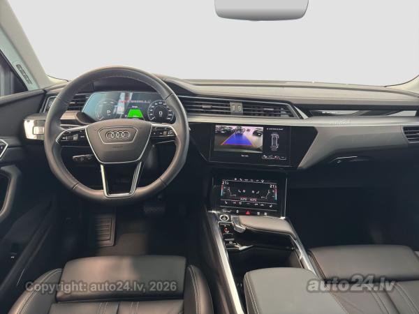 Pelēks Audi Q8 e-tron 2024 Tallina, ar dzinēja tilpumu 0.00 L un nobraukumu 8 tūkst. km par 59900 €, foto 9 vietnē AUTOMOTO.COM.LV