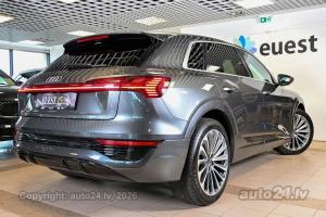 Grey Audi Q8 e-tron 2023 in Tallinn, with an engine capacity of 0.00 L and mileage of 70 thousand km for 51990 €, photo 5 on AUTOMOTO.COM.LV