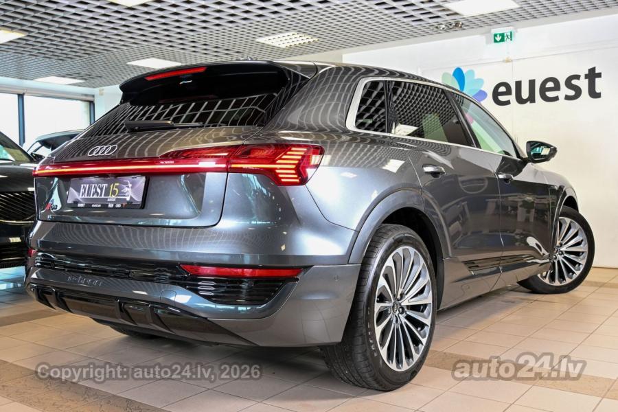 Grey Audi Q8 e-tron 2023 in Tallinn, with an engine capacity of 0.00 L and mileage of 70 thousand km for 51990 €, photo 5 on AUTOMOTO.COM.LV