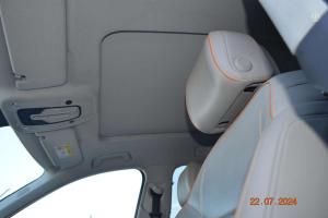 White Audi Q8 e-tron 2020 in Kaunas, with an engine capacity of 0.00 L and mileage of 115 thousand km for 28000 €, photo 8 on AUTOMOTO.COM.LV
