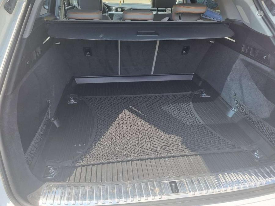 White Audi Q8 e-tron 2020 in Kaunas, with an engine capacity of 0.00 L and mileage of 115 thousand km for 28000 €, photo 23 on AUTOMOTO.COM.LV
