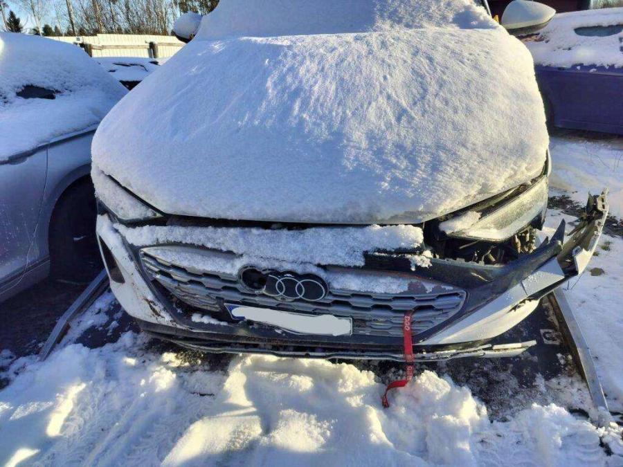 White Audi Q8 e-tron 2023 in Vilnius, with an engine capacity of 0.00 L and mileage of 77 thousand km for 26200 €, photo 2 on AUTOMOTO.COM.LV