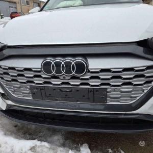 White Audi Q8 e-tron 2023 in Taurage, with an engine capacity of 0.00 L and mileage of 85 thousand km for 12645 €, photo 6 on AUTOMOTO.COM.LV