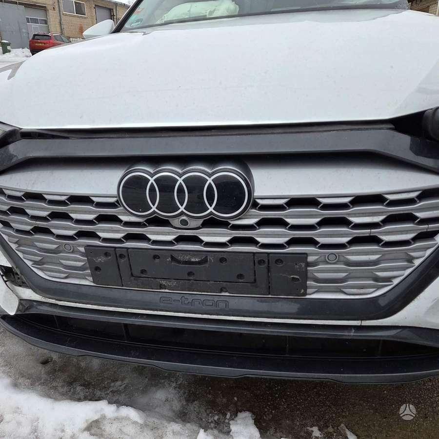 White Audi Q8 e-tron 2023 in Taurage, with an engine capacity of 0.00 L and mileage of 85 thousand km for 12645 €, photo 6 on AUTOMOTO.COM.LV
