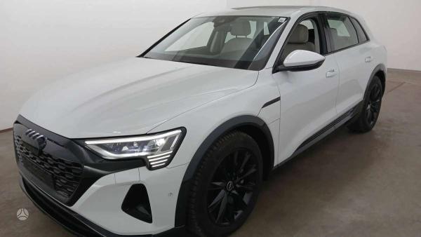 Balts Audi Q8 e-tron 2023 Šauļi, ar dzinēja tilpumu 0.00 L un nobraukumu 30 tūkst. km par 50990 €, foto 1 vietnē AUTOMOTO.COM.LV