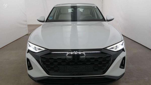 Balts Audi Q8 e-tron 2023 Šauļi, ar dzinēja tilpumu 0.00 L un nobraukumu 30 tūkst. km par 50990 €, foto 3 vietnē AUTOMOTO.COM.LV