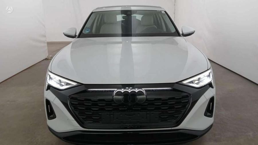 Белый Ауди Q8 e-tron 2023 в Шяуляй, объемом двигателя 0.00 л и пробегом 30 тыс. км за 50990 €, фото 3 на AUTOMOTO.COM.LV