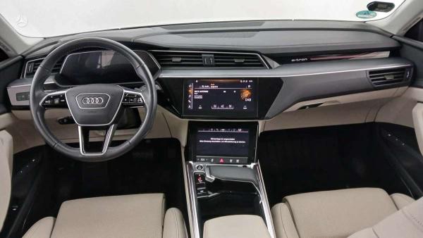 Balts Audi Q8 e-tron 2023 Šauļi, ar dzinēja tilpumu 0.00 L un nobraukumu 30 tūkst. km par 50990 €, foto 9 vietnē AUTOMOTO.COM.LV