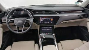 Белый Ауди Q8 e-tron 2023 в Шяуляй, объемом двигателя 0.00 л и пробегом 30 тыс. км за 50990 €, фото 9 на AUTOMOTO.COM.LV