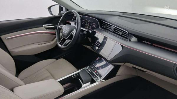 Balts Audi Q8 e-tron 2023 Šauļi, ar dzinēja tilpumu 0.00 L un nobraukumu 30 tūkst. km par 50990 €, foto 10 vietnē AUTOMOTO.COM.LV