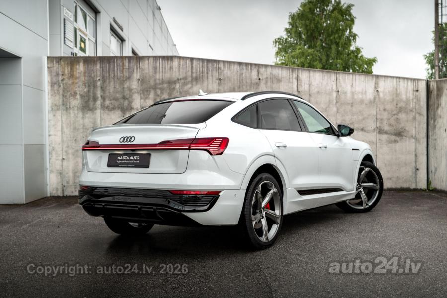 Balts Audi Q8 e-tron 2023 Tartu, ar dzinēja tilpumu 0.00 L un nobraukumu 70 tūkst. km par 49900 €, foto 3 vietnē AUTOMOTO.COM.LV